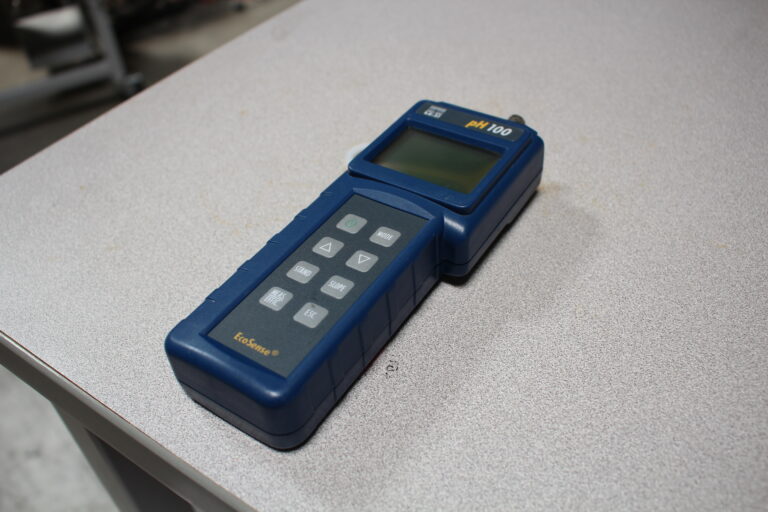 YSI pH 100 EcoSense pH Meter